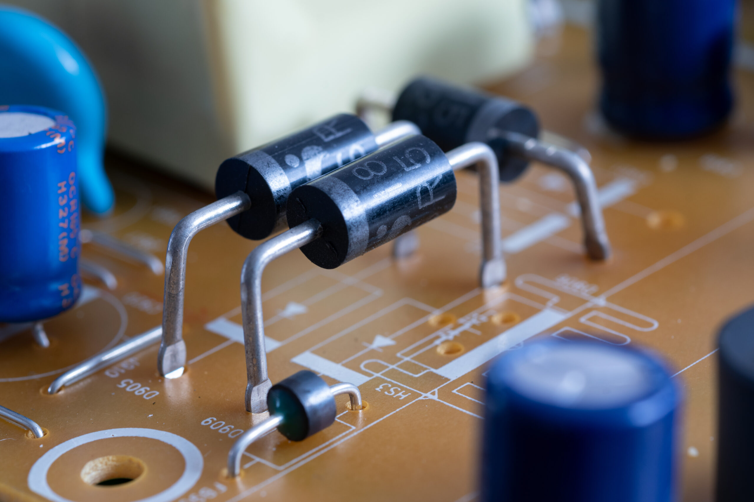 October 2025: Electronic Components Insights - Findchips Blog